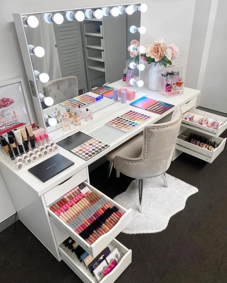 27 Space-Saving DIY Vanities to Maximize Your Bedroom – DIY Home Decor ...