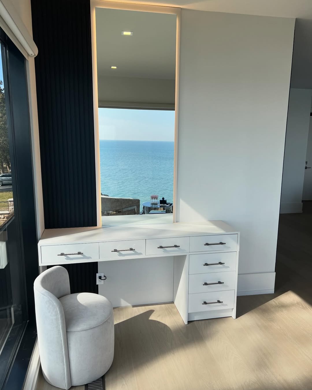 27 Space-Saving DIY Vanities to Maximize Your Bedroom – DIY Home Decor ...