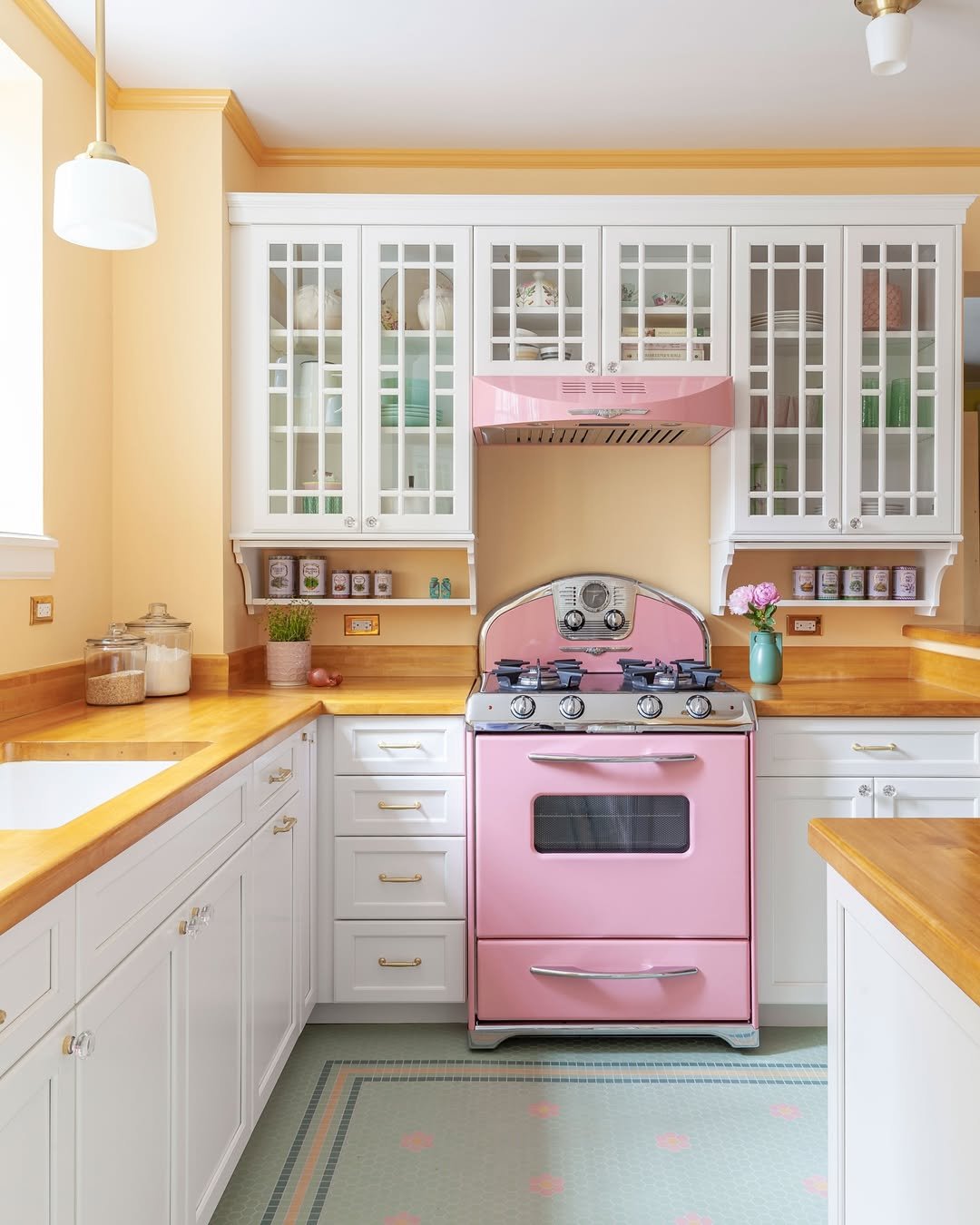 20 Kitschy Kitchen Aesthetic Ideas With Unique Personality