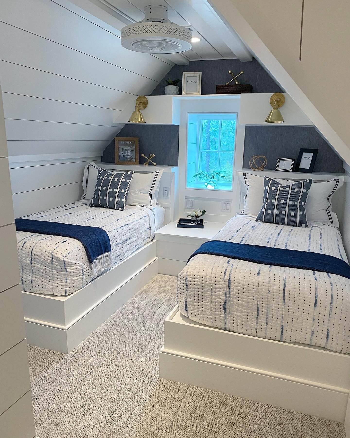 21 Low Attic Bedroom Ideas That Turn Cramped Spaces Into Cozy Retreats ...