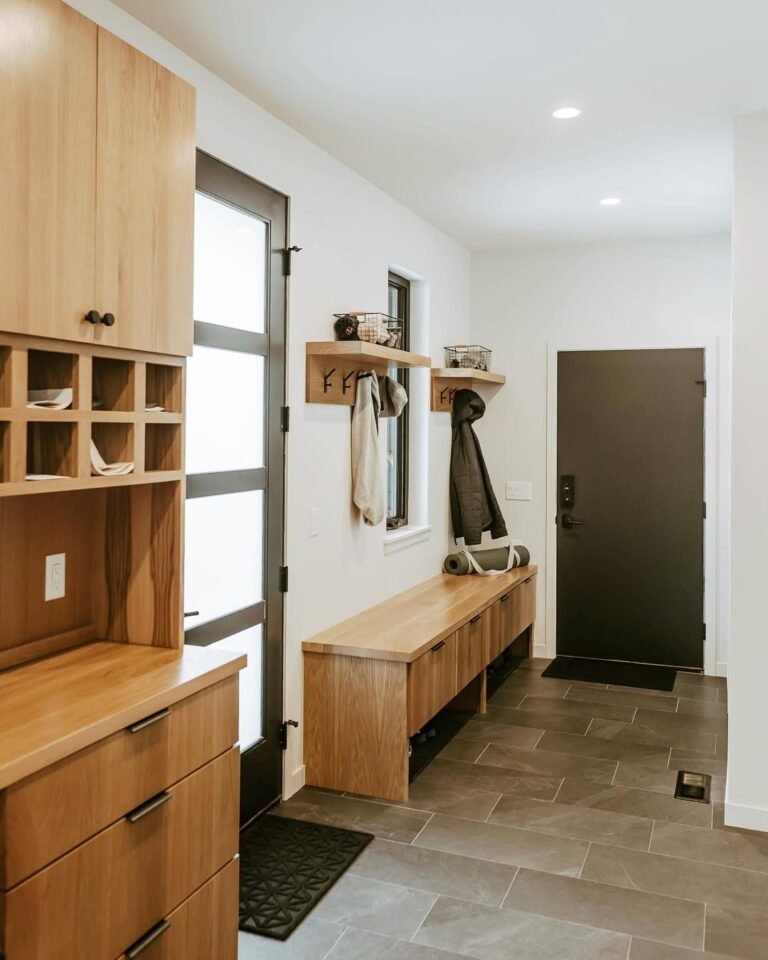 The Ultimate Guide to Stunning Entryway and Mud Room Ideas - DIY Home ...